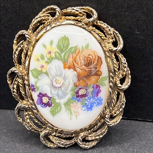 Vintage | Jewelry | Vintage Porcelain Flower Cameo Brooch | Poshmark